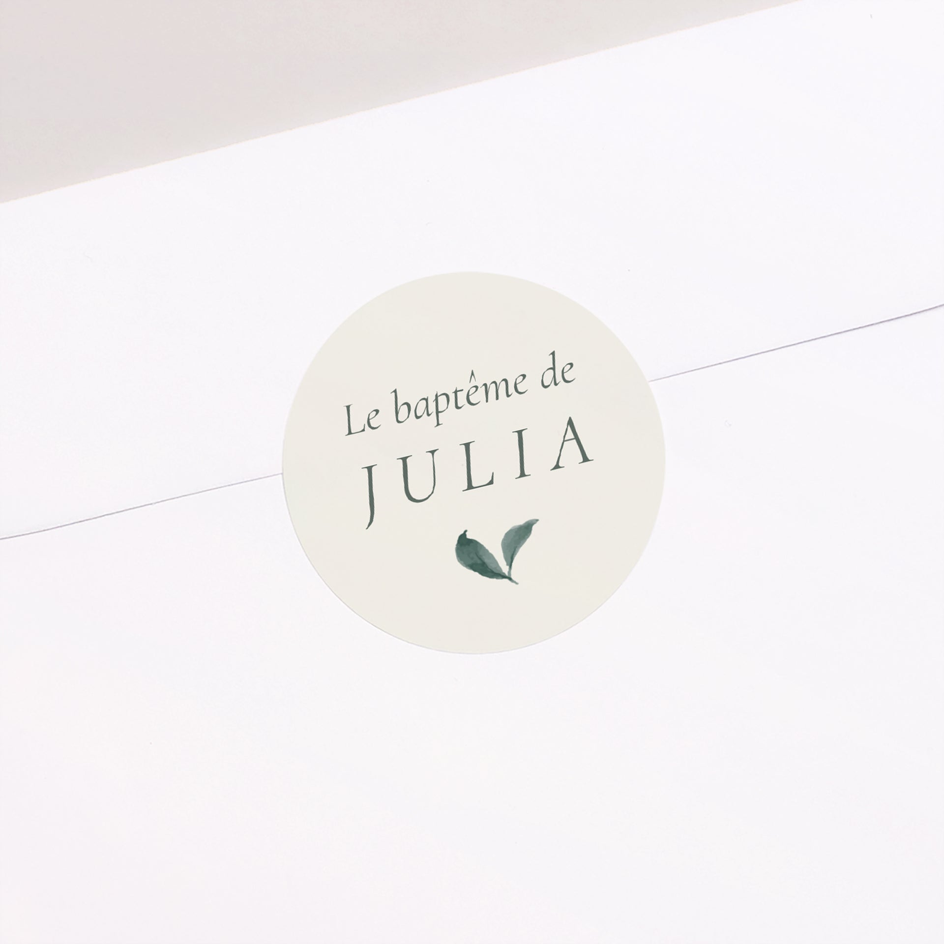 Sticker Baptême Rond Une Couronne de Douceur – Maison June